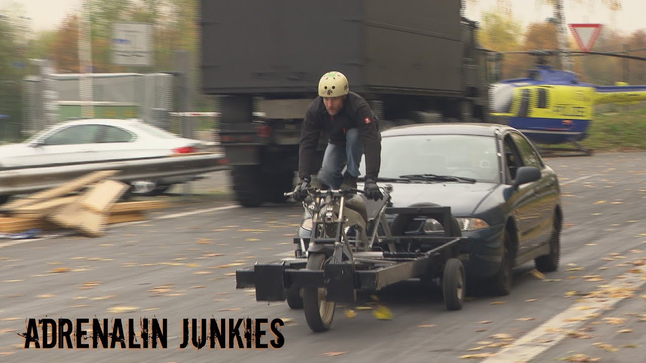 Motorrad-Dummy - Adrenalin Junkies 35 - YouTube