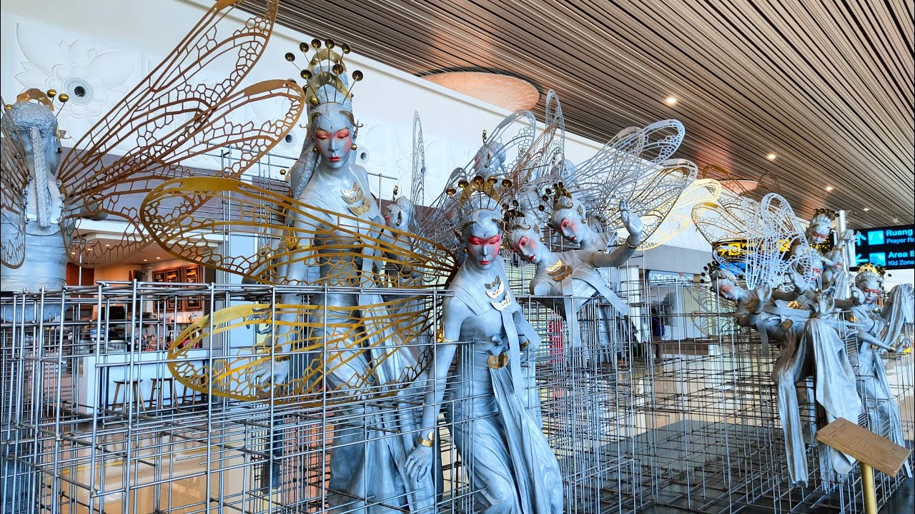 PATUNG CAPUNG BESI DI BANDARA YIA JOGJA - YouTube