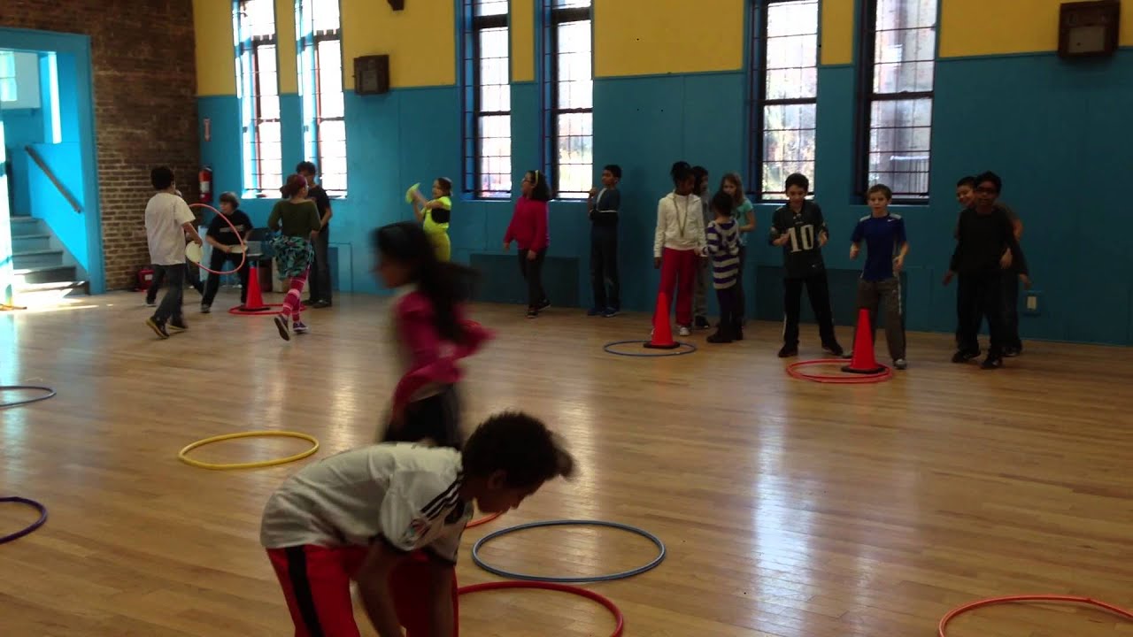 Hula Hoop Frisbee - YouTube