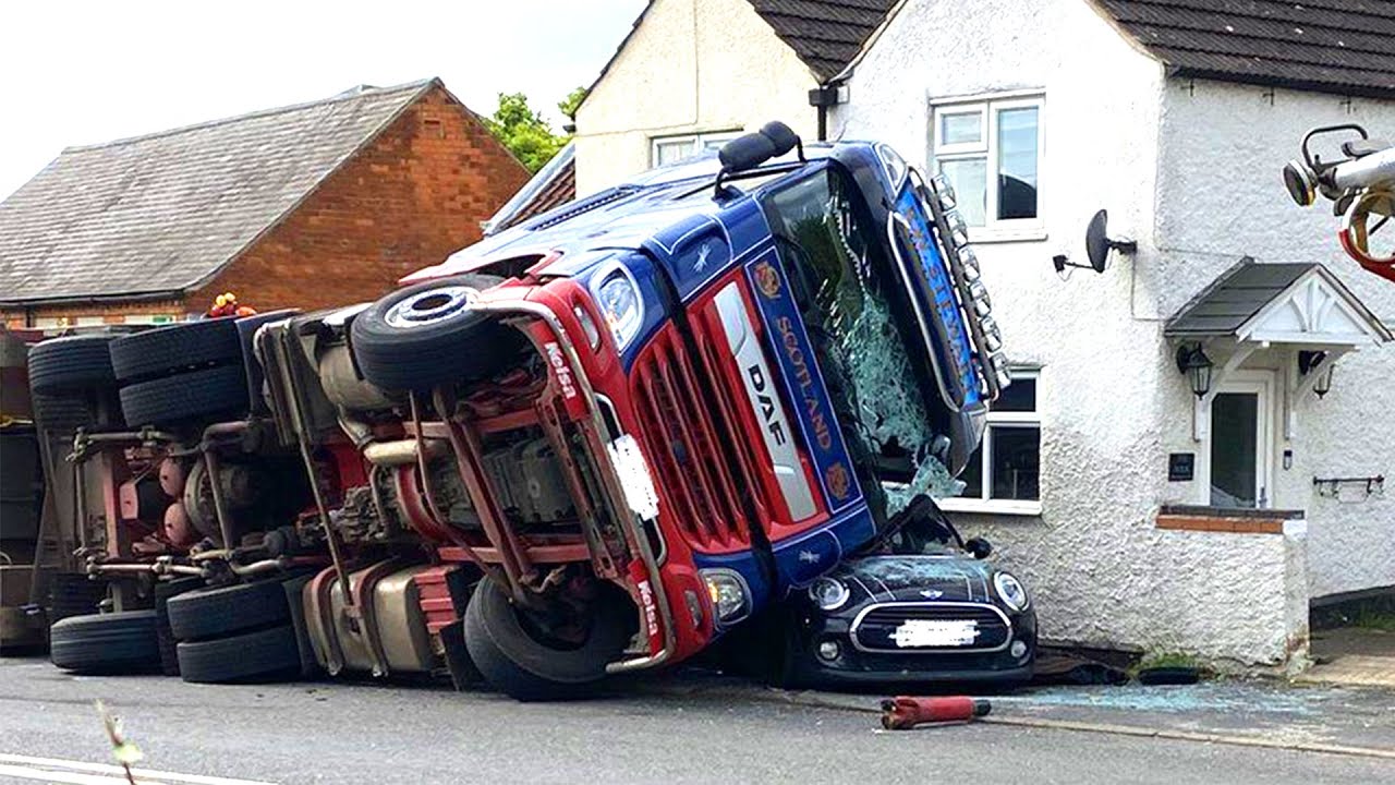 Best Dangerous idiots Truck Driving Skills Extreme Overload Truck ...