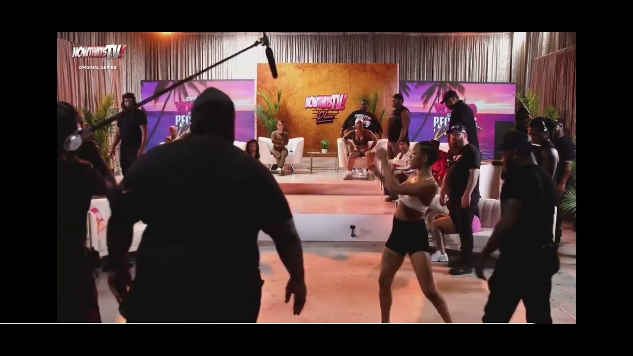 Zaniyah vs Kayla - YouTube