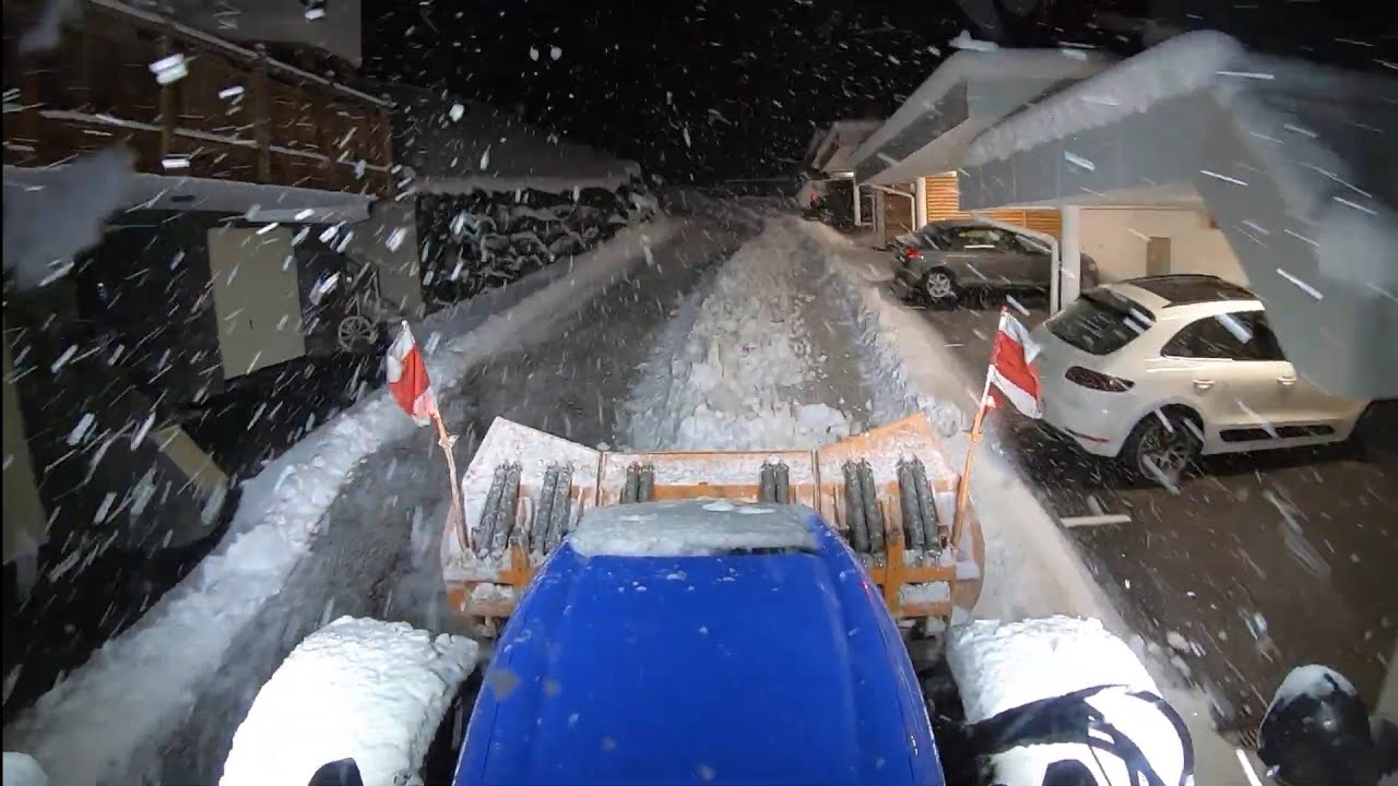 Snow clearing during heavy snowfall in the Alps!#winter #austria - YouTube