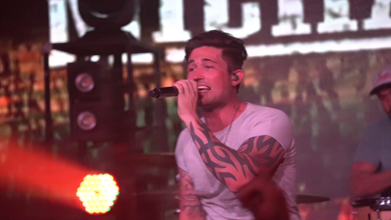 Michael Ray Performs LIVE in San Diego | Moonshine Flats - YouTube