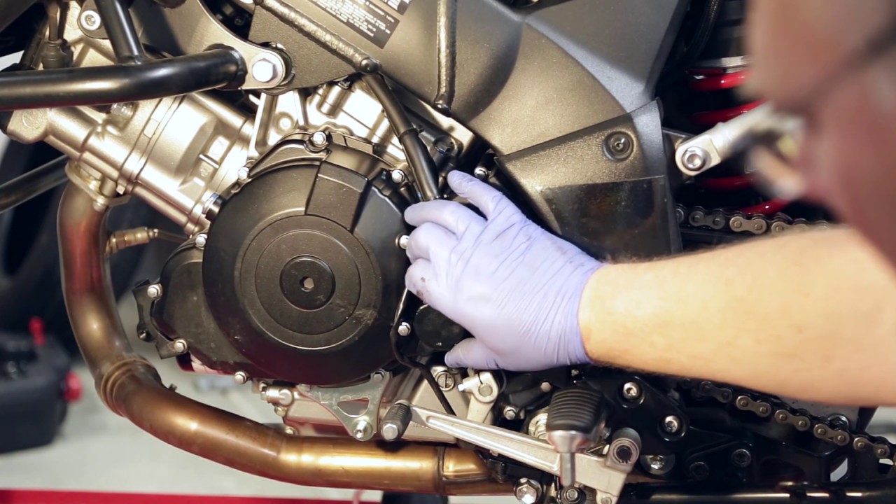 V-strom 1000 Cleaning behind the countershaft sprocket cover - YouTube