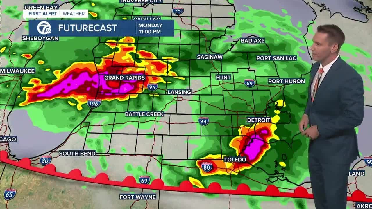 Afternoon update ahead of severe storms hitting metro Detroit - YouTube
