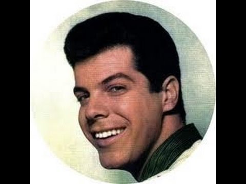 Tony Campello canta as versões de Hamilton di Giorgio - YouTube