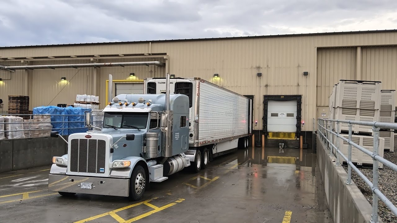 WASHINGTON TO ILLINOIS, BREAKDOWN AND A TRAILER SWAP. TRUCKING ON ...