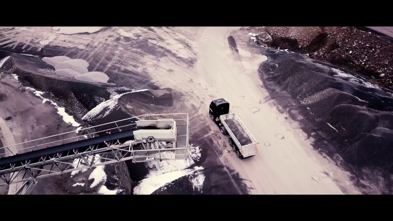 Strong Master Tipper with SAF Trak System - Wielton Trailer - YouTube