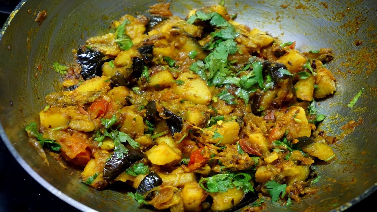 Desi Style Of Aloo Bagan ki Sabzi/ एक बार आलू बैंगन की सब्जी इस तरह ...