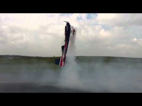 Pilot EXTRA 300 ,DA170 , - YouTube