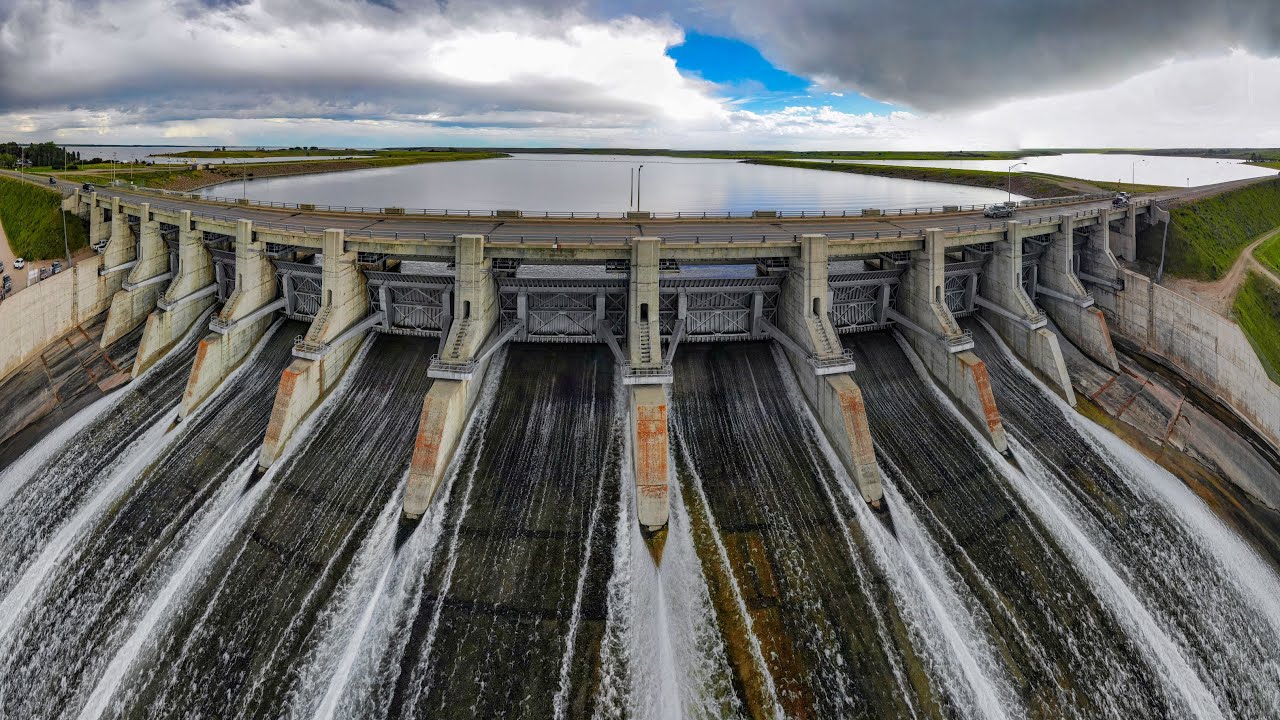 Gardiner Dam 54,000,000 Litres Per Minute from Lake Diefenbaker, July ...