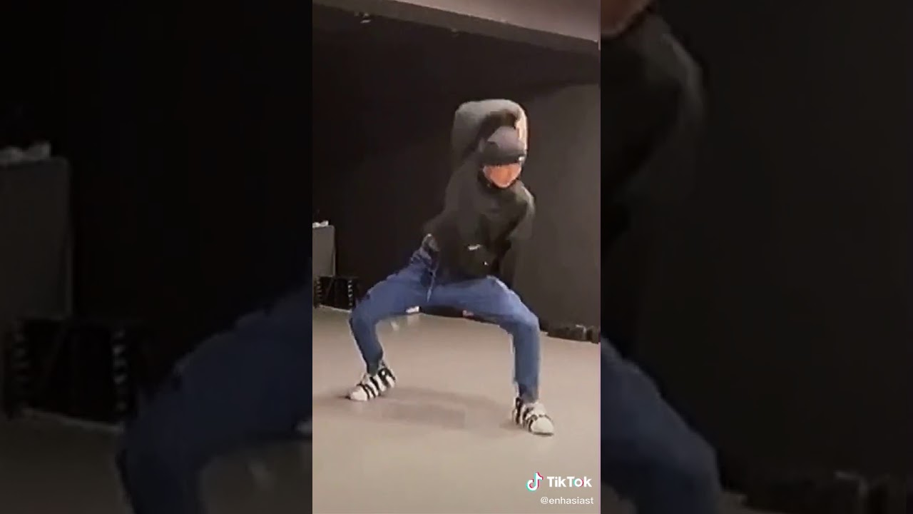 Heeseung abs expose! Waahhh (scream) - YouTube