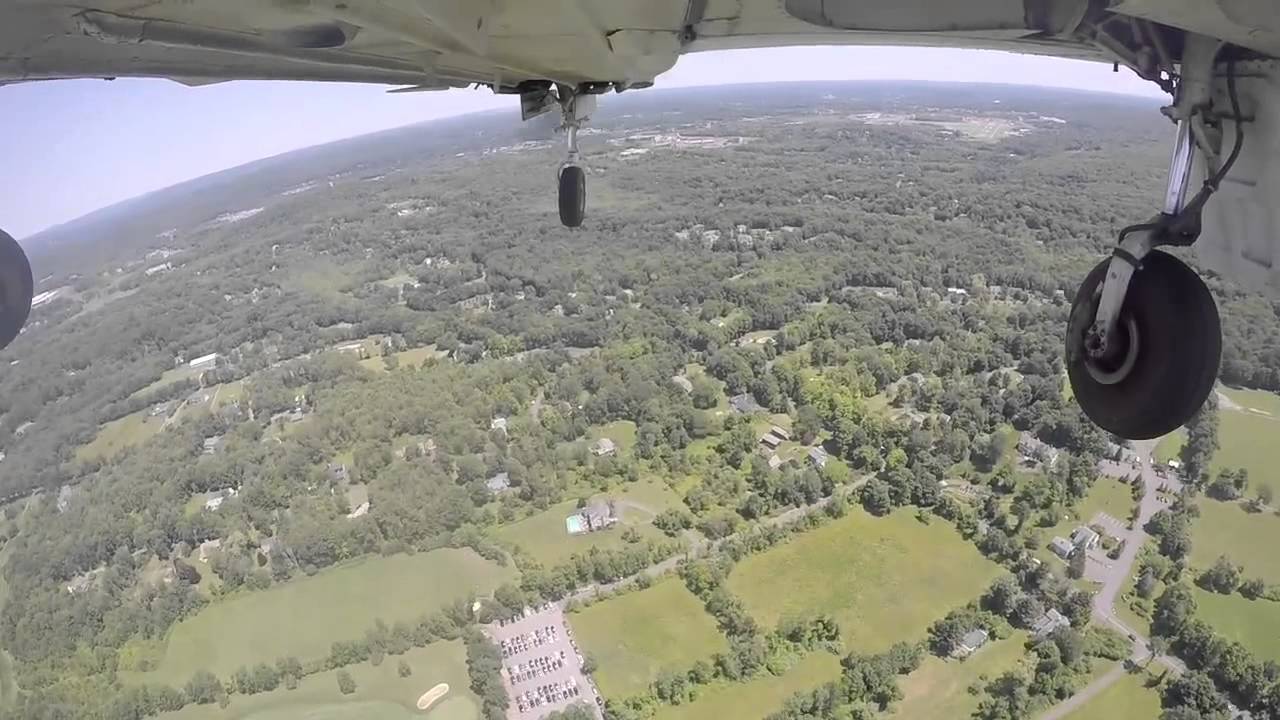 Danbury Airport Arrival - Runway 8 - YouTube