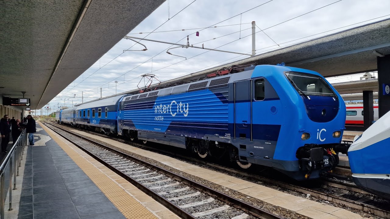 Convoglio E402B in nuova Livrea InterCity Notte a Reggio Calabria - YouTube