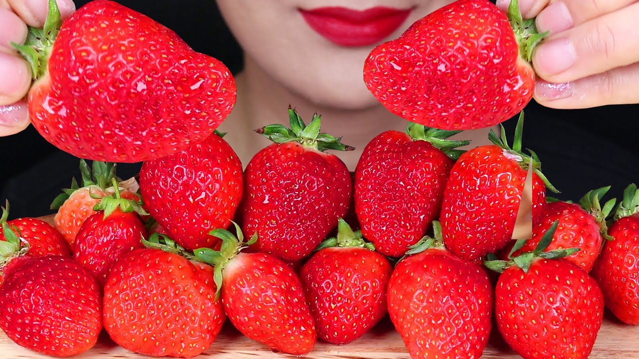 ASMR Strawberries Fruit Eating Sounds | 딸기 이팅사운드 | Mukbang | สตรอเบอร์ ...