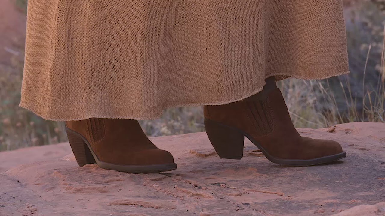 Born Women's Fredrika - YouTube