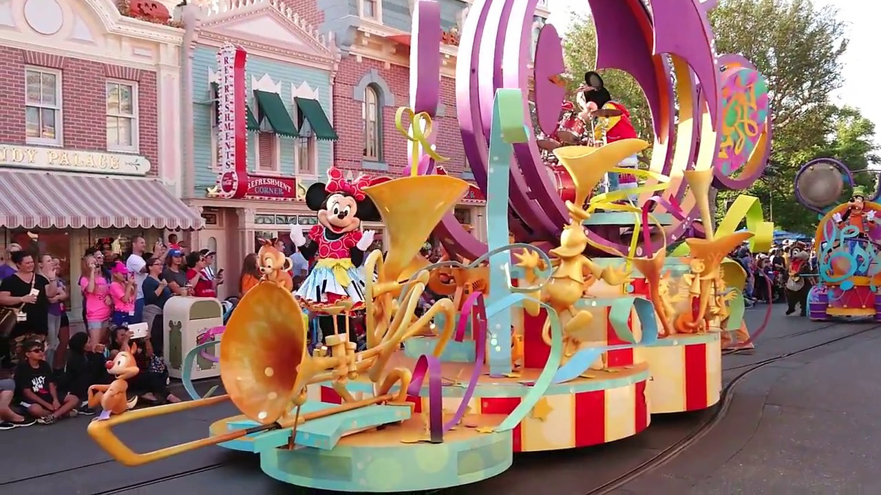 Mickey's Soundsational Parade (2017-09-16) - YouTube