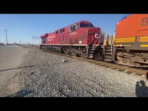 BNSF H-FRSBAR at the calwa diamond with CP DPU - YouTube