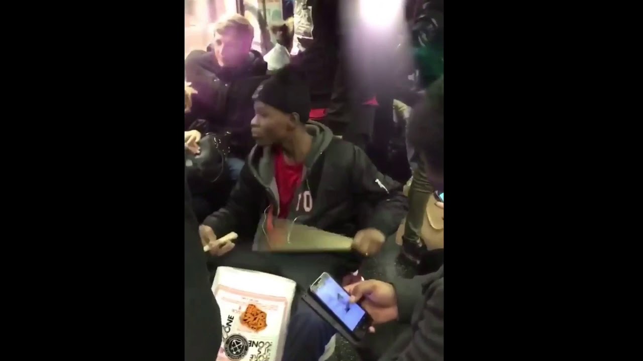 Brother and sister puts on an amazing performance in the subway ...