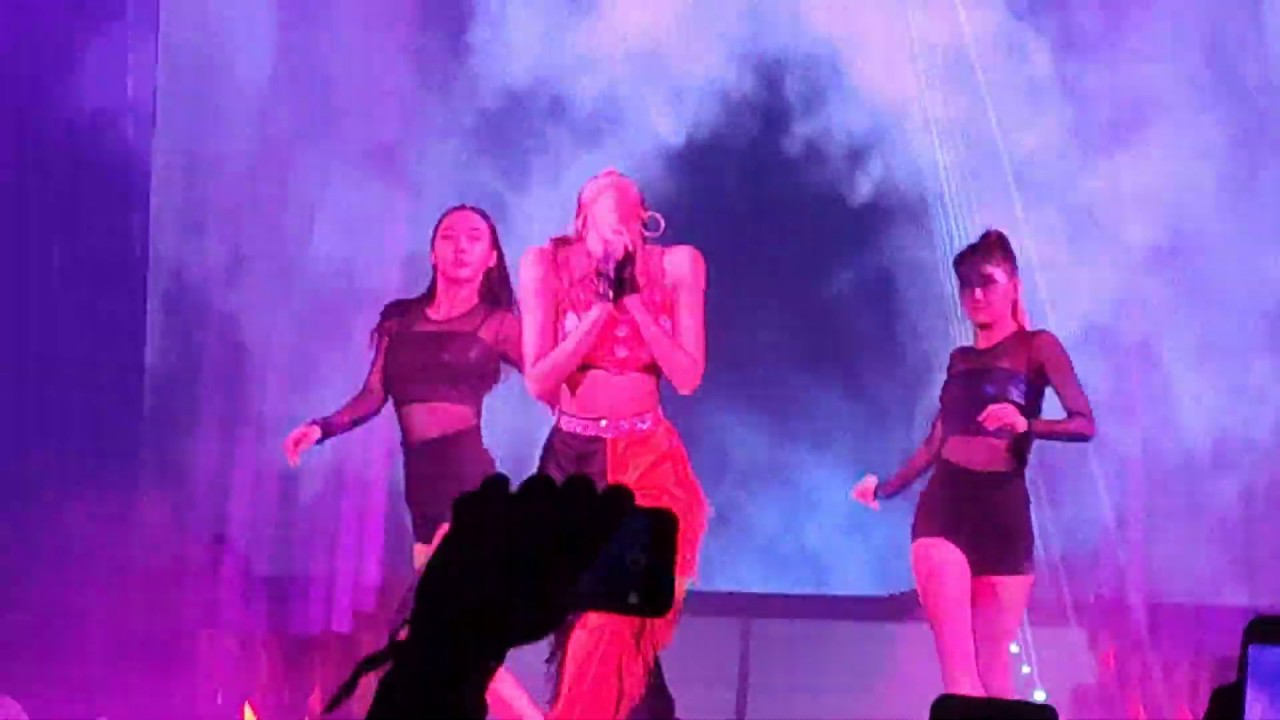 24052019 BLACKPINK TOUR BERLIN | Lisa Solo Stage fancam 4K - YouTube
