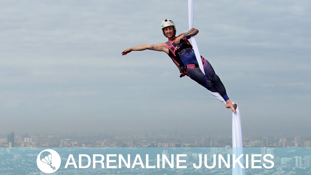 Silk Acrobat Performs 1,000ft in the air - YouTube