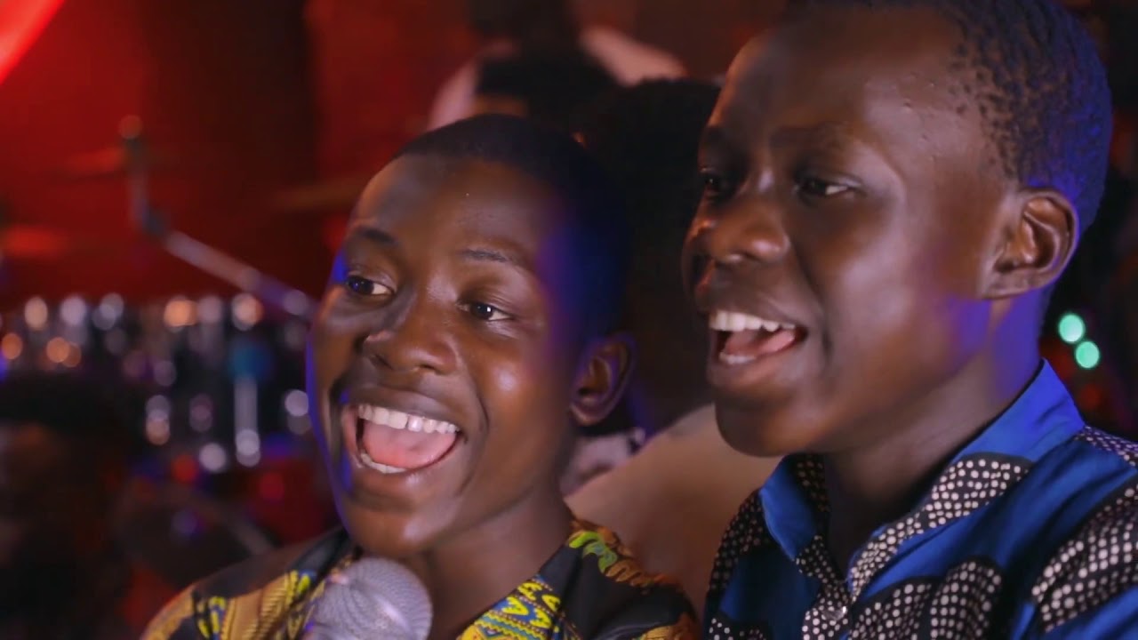 I Am Family Choir_Christmas Medley - YouTube