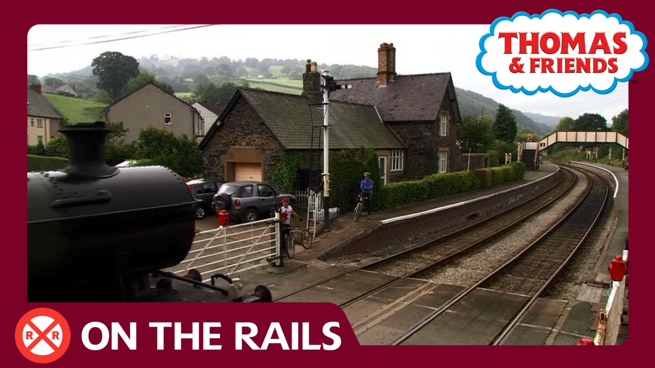 Level Crossing | On The Rails | Thomas & Friends - YouTube