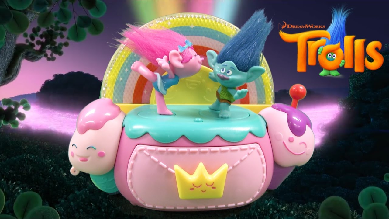 Trolls Dance, Hug, & Sing Jewelry Box from Just Play - YouTube