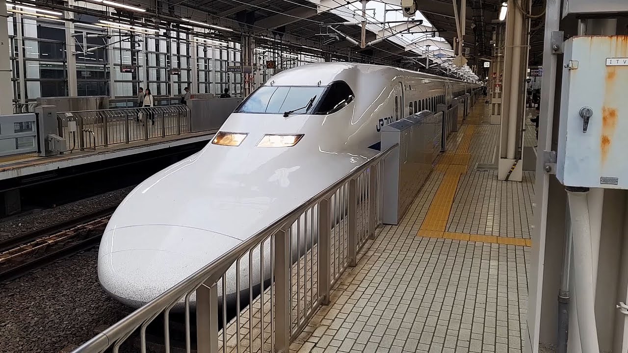 700 Series Shinkansen departing Kyoto: Japanese Trains - YouTube