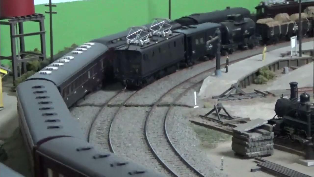 ED17とEF13の重連 - YouTube