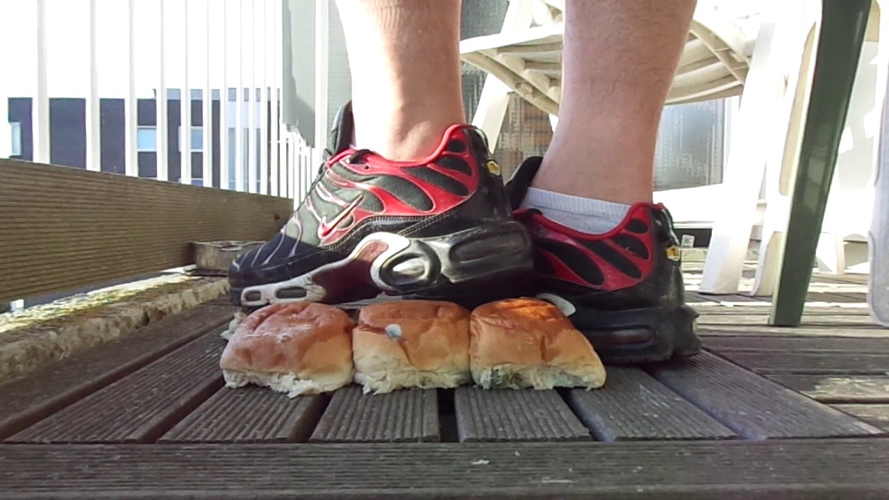 Nike Air Max TN Food stomp, trampling buns / bread - YouTube