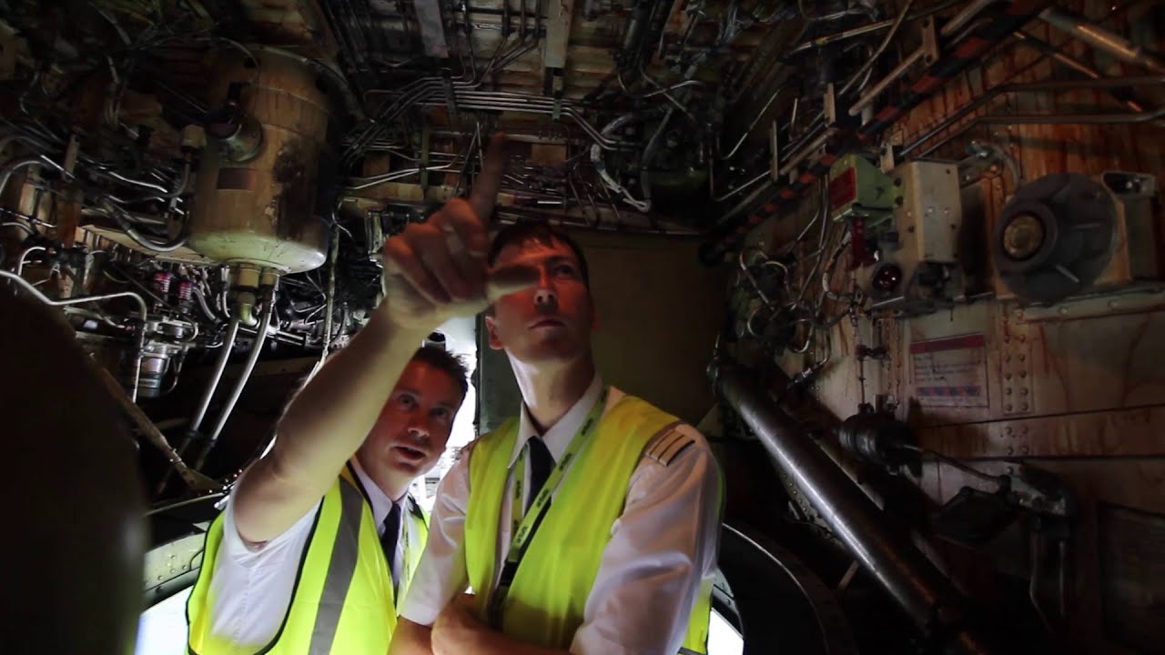 airBaltic Boeing 737 external check by our pilots (part 6 of 6 - Main ...