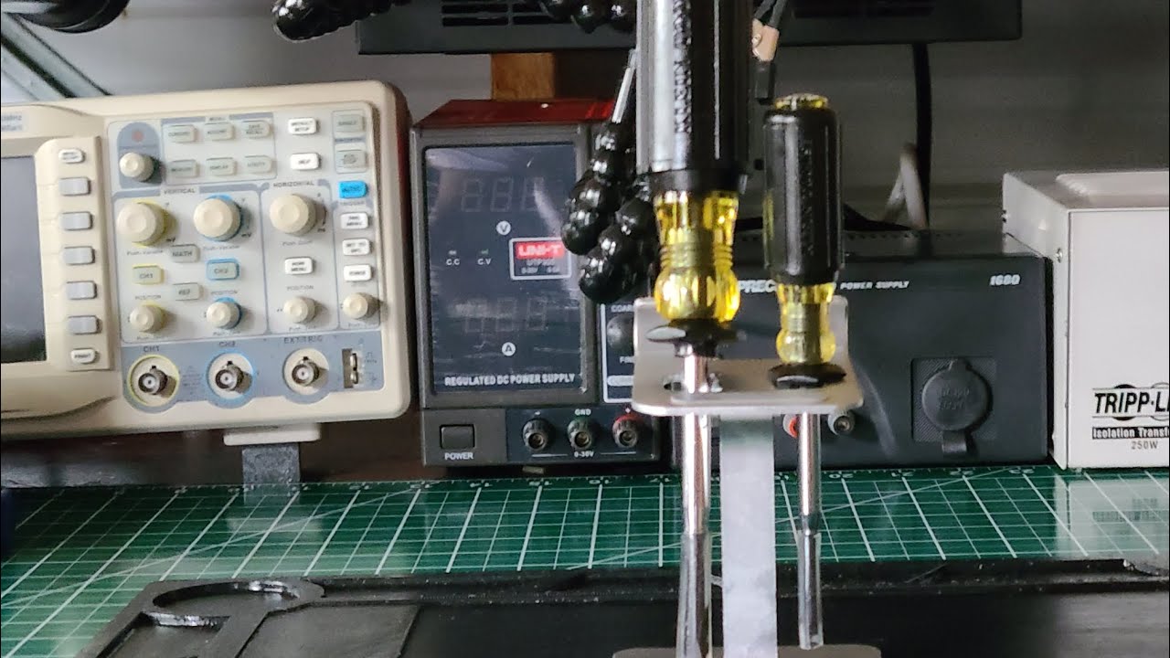 KLEIN TOOLS Slotted Screw Holding Driver Kit Sizes 3/16" & 1/4" Model ...