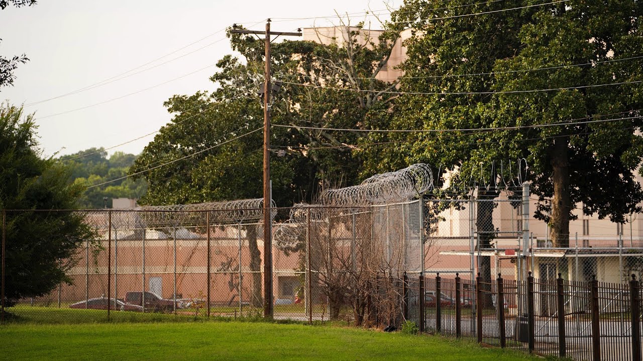 LIVE: A View of Fulton County Jail Where Trump Expected to Be Booked ...