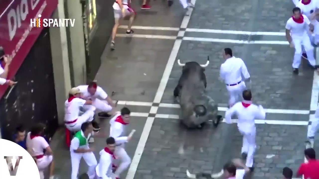 San Fermin mejor conocido por la "Pamplonada" - YouTube