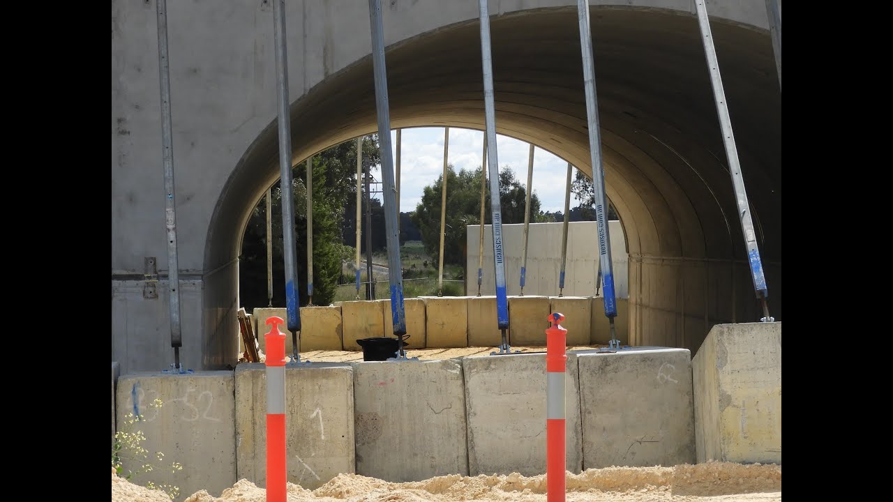 Update on the Road over Rail at Thomas Rd 16 9 2022 - YouTube