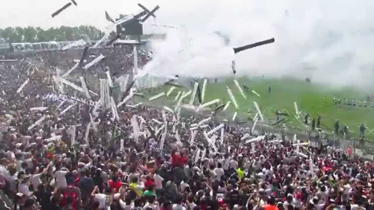 salida COLO-COLO v/s u. de chile 2015 HD - YouTube