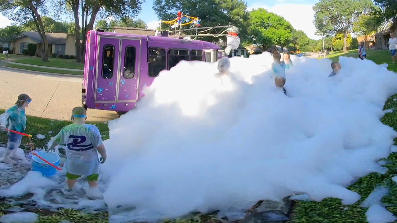 BUBBLE BUS in 3D Virtual Reality - YouTube
