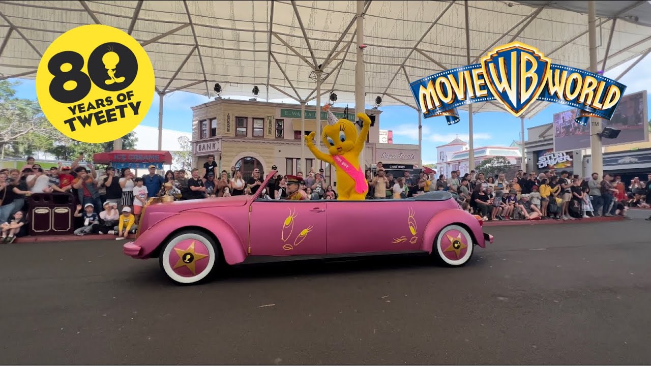 Tunes On Parade (2022) - Warner Bros Movie World - YouTube