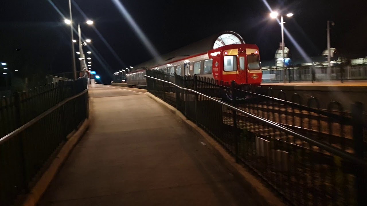 Adelaide metro train - YouTube