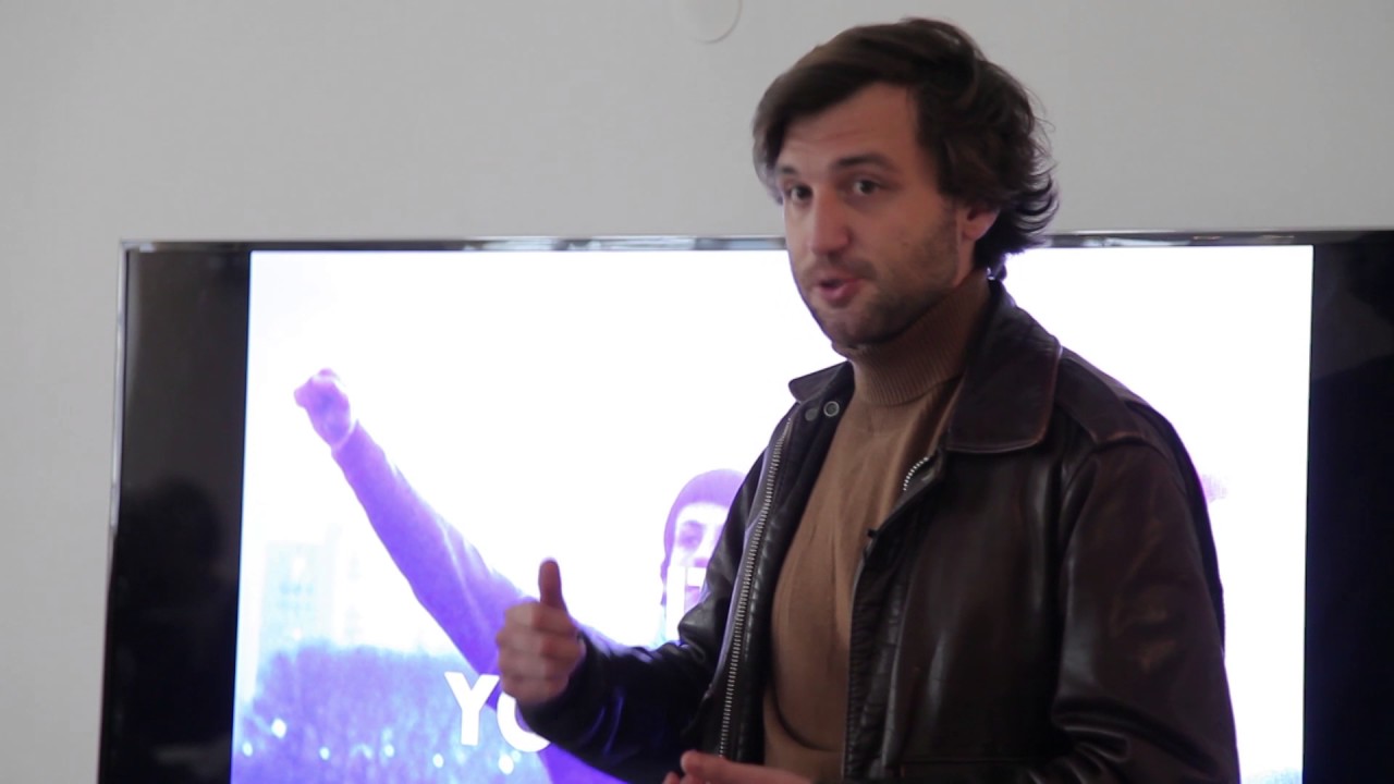 Maxime, comédien/ prof d'impro/ chef de projet marketing - YouTube