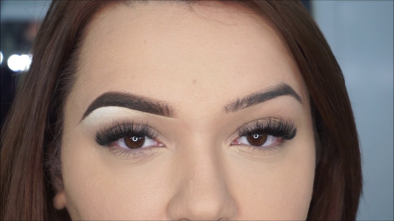 Eyebrows & Pin-Up Makeup ( Eyeliner & Red Lips ) - YouTube