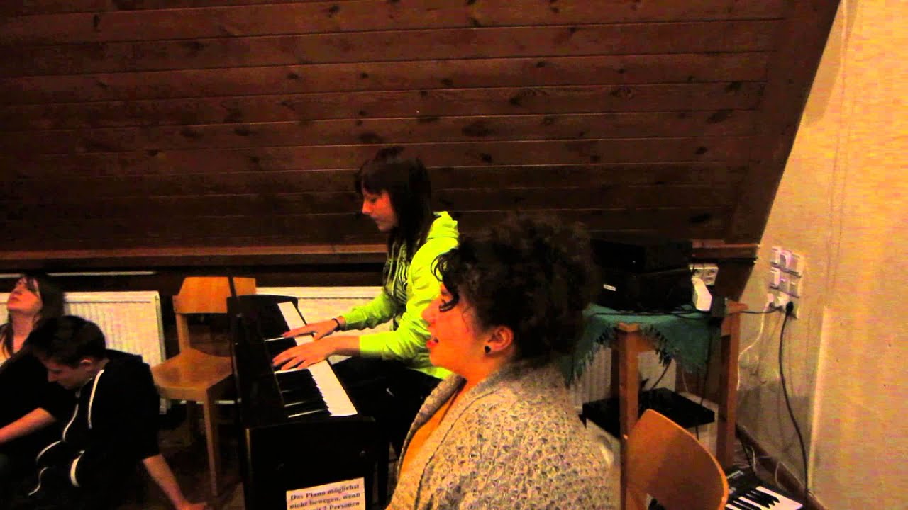 Barbara Colceriu feat. Fine- Hometown Glory - YouTube