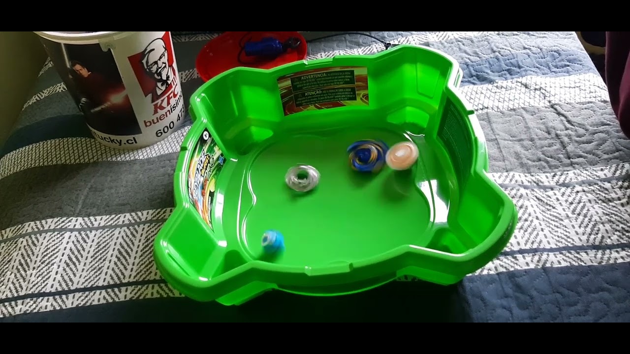 Beyblade Burst Batallas Con Salvage Valtryek V7 Youtube