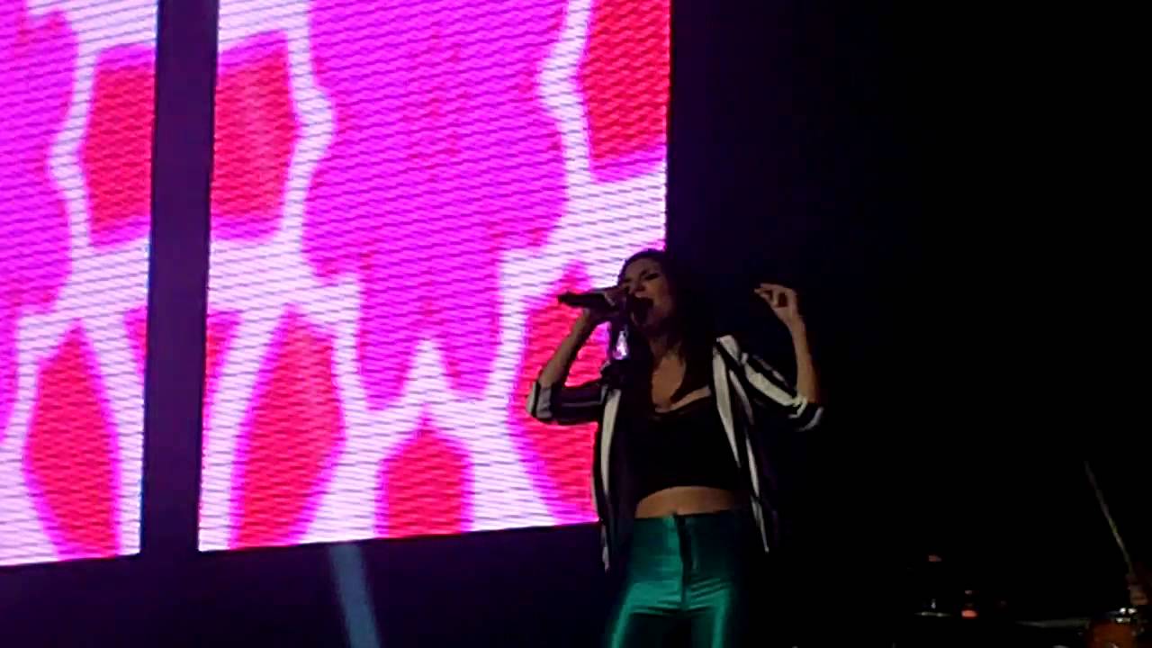 3rd Row Victoria Justice Live Concord Ca 6/23/13 Best Friend's Brother ...