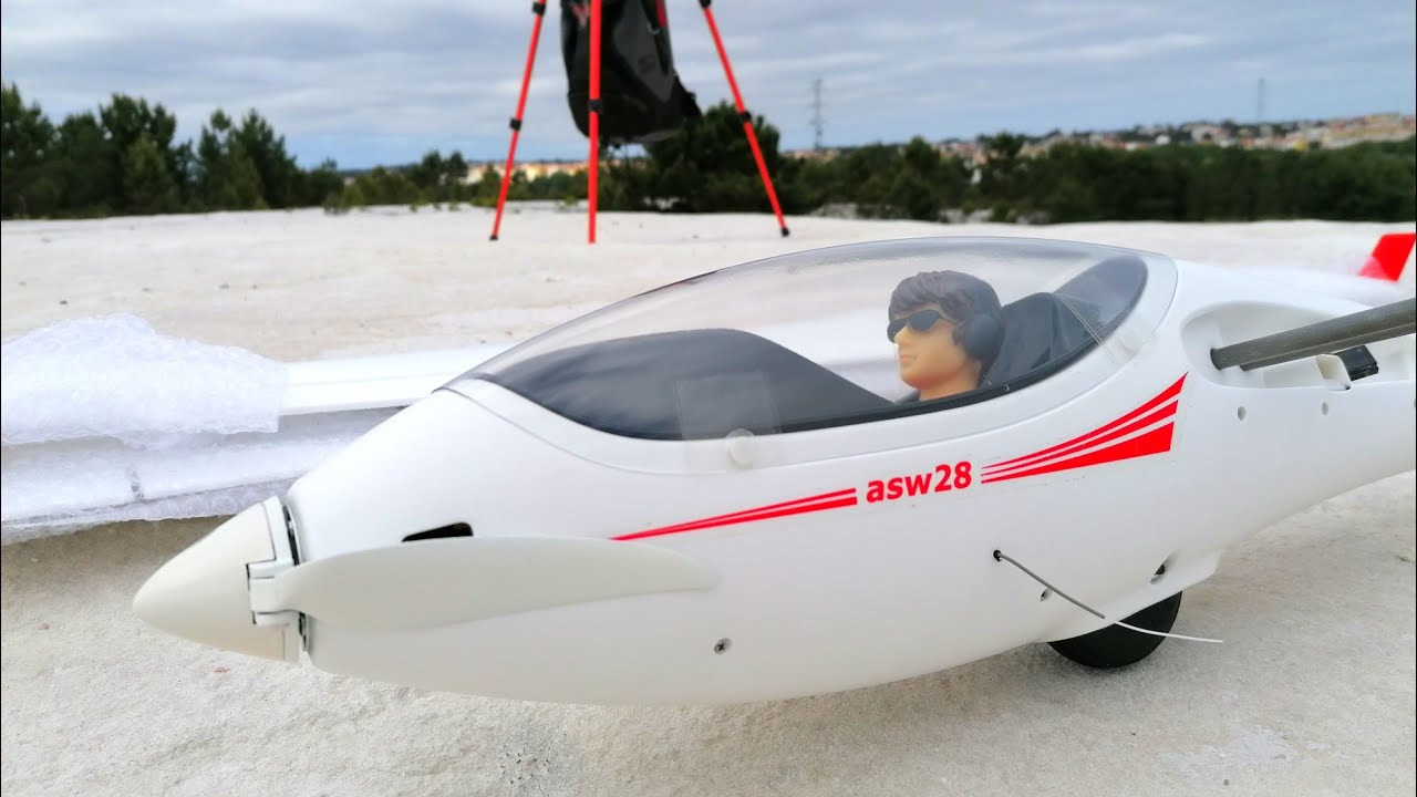 Asw 28 glider landing - YouTube