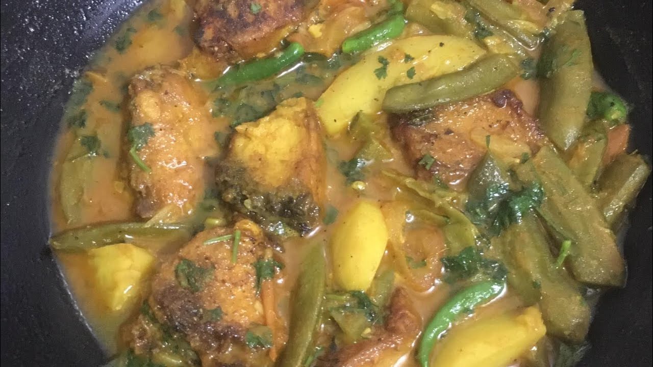 Rui Mach Recipe || সিম আলু দিয়ে রুই মাছের ঝোল || Rui fish curry with ...