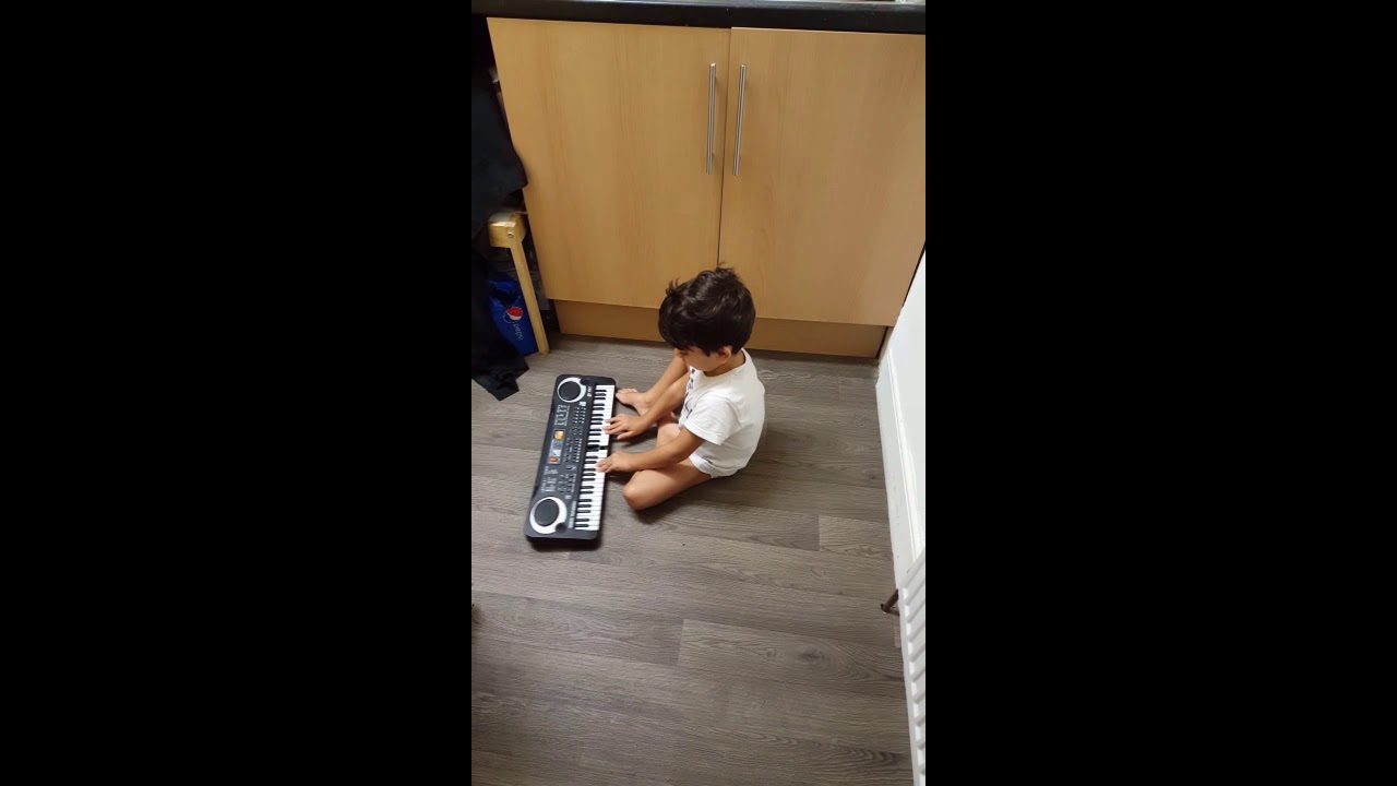 Amazing piano playing skills and dance moves. - YouTube