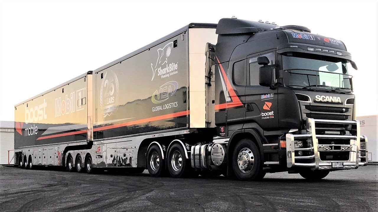 Australian Scania trucks hauling spectacular race trailers - YouTube