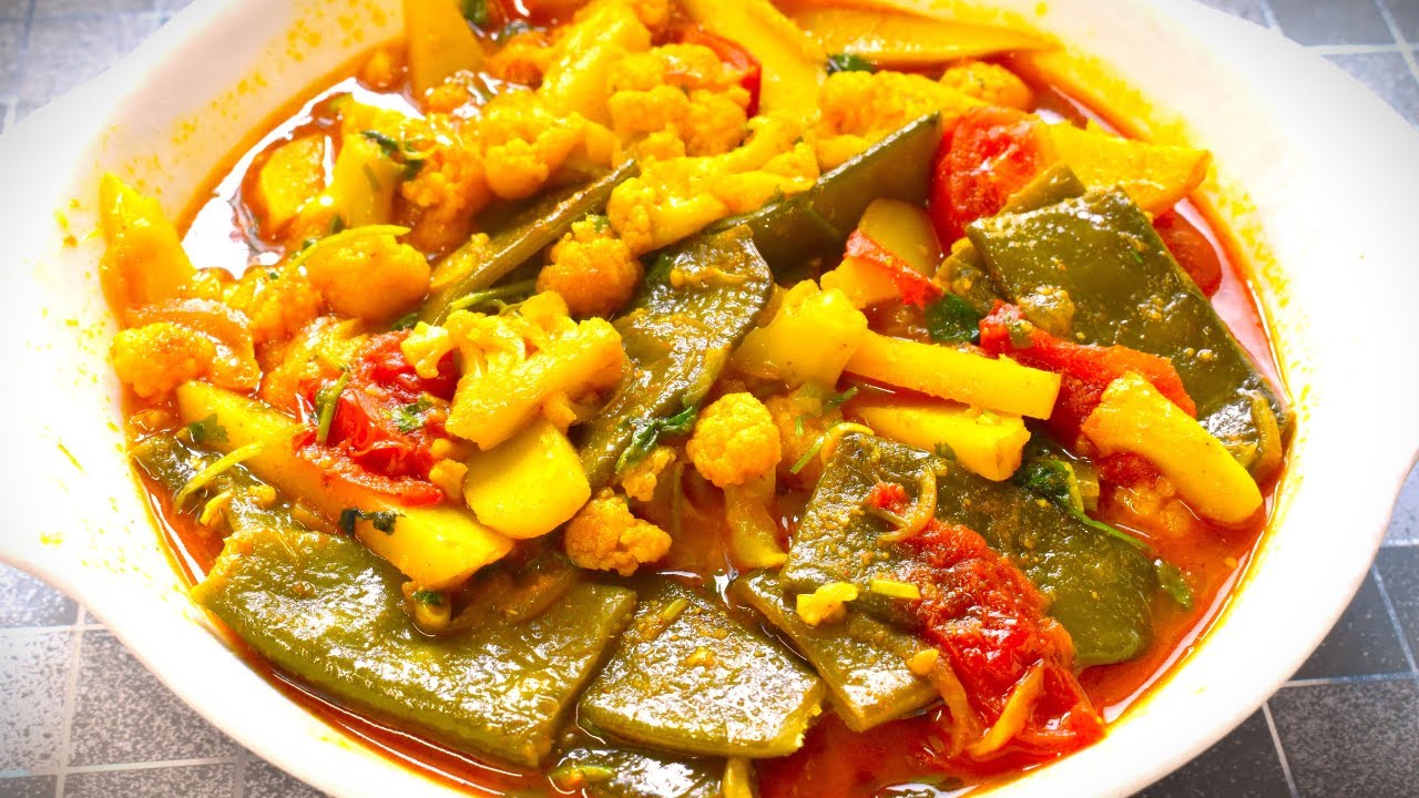 Vibrant Veggie Curry: Shim (Flat beans), Cauliflower, Potato & Tomato ...